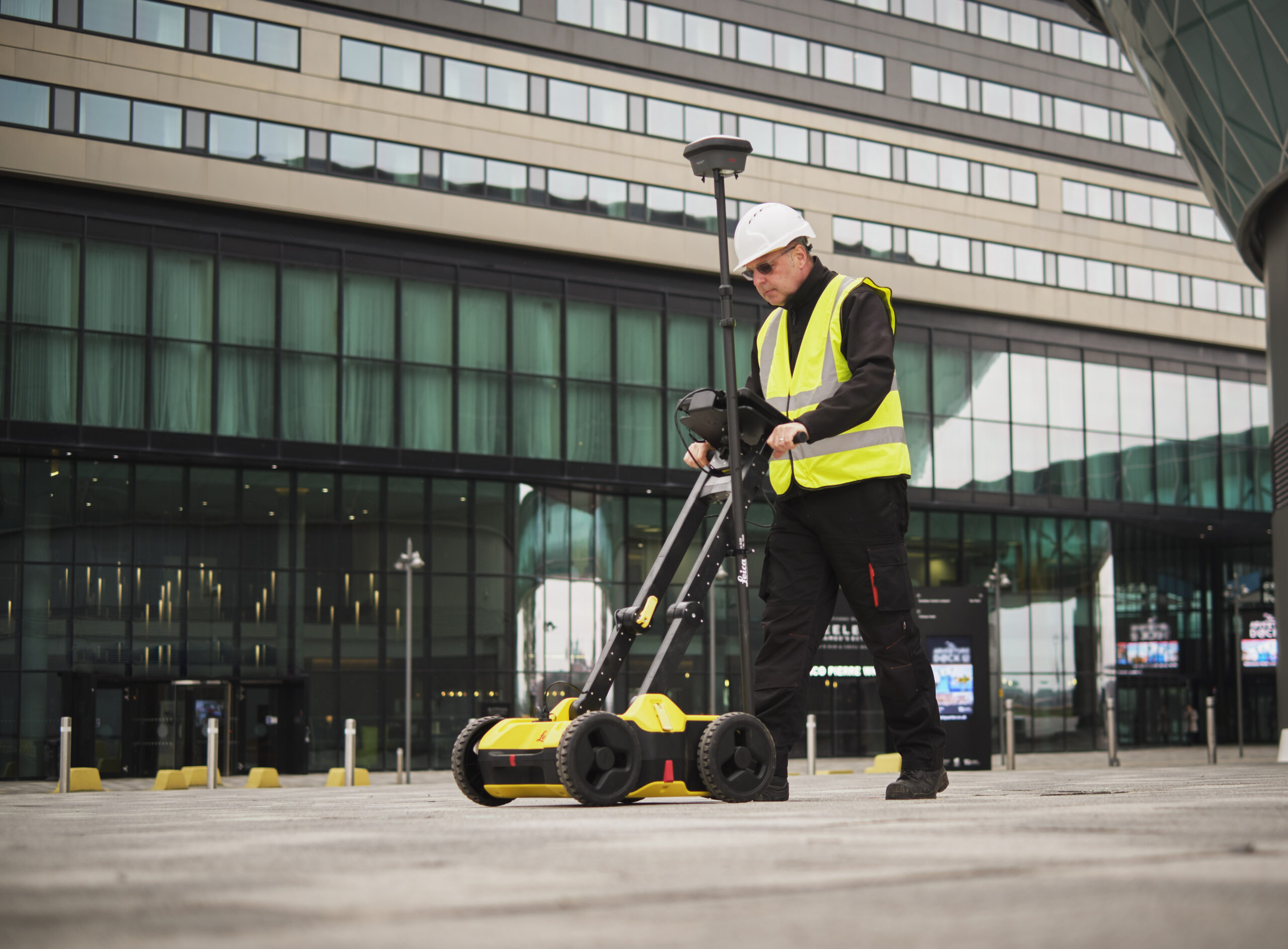 High-Tech Tools for Network Construction and Maintenance - Fiber ...